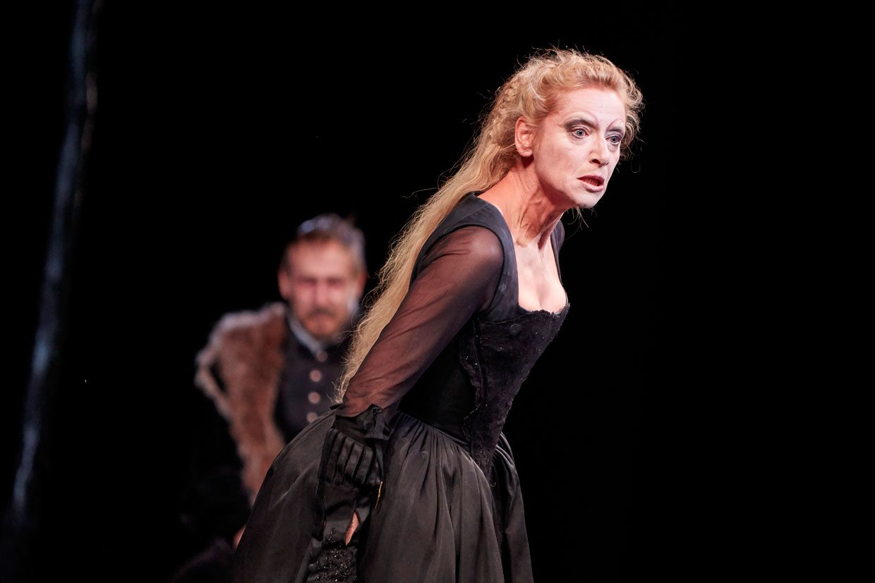 Lucrèce Borgia par la Comédie-Française au TNM | Sanglant ! | Sors-tu.ca